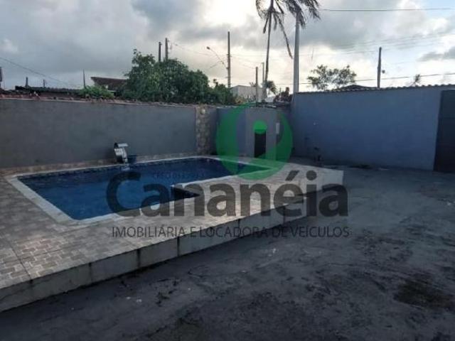 Casa com 2 dormitórios e piscina para venda no bairro Vila Cabana em Cananéia SP