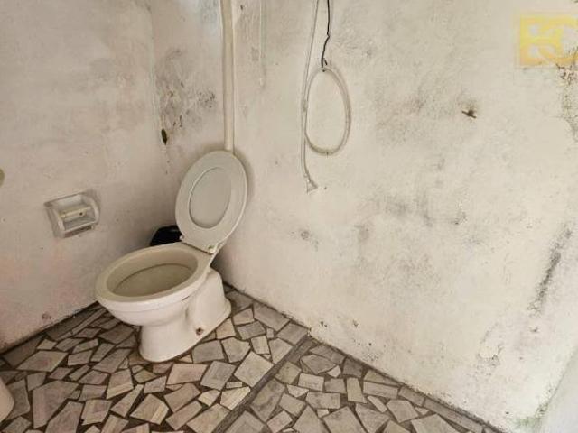 Casa com 2 dormitorios e quintal espaçoso em bairro residencial á venda Jardim Brasil Peruíbe/S