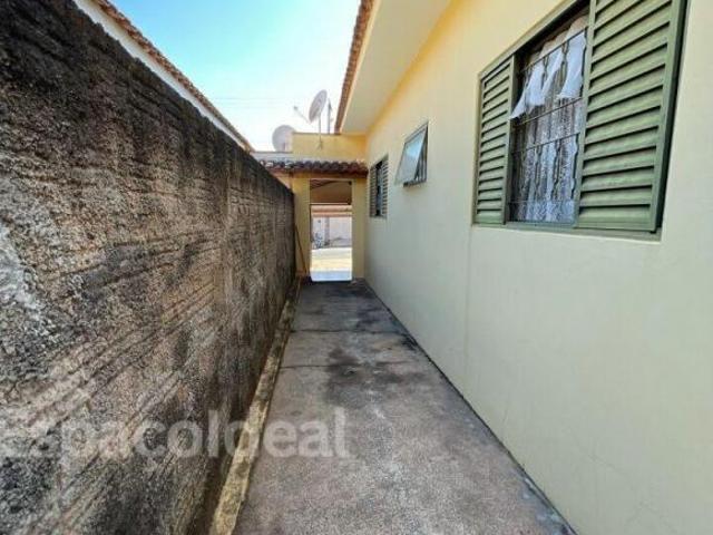 CASA COM 2 DORMITÓRIOS EM EXCELENTE BAIRRO