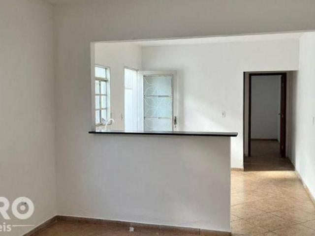Casa com 2 dormitórios Jd. Marília