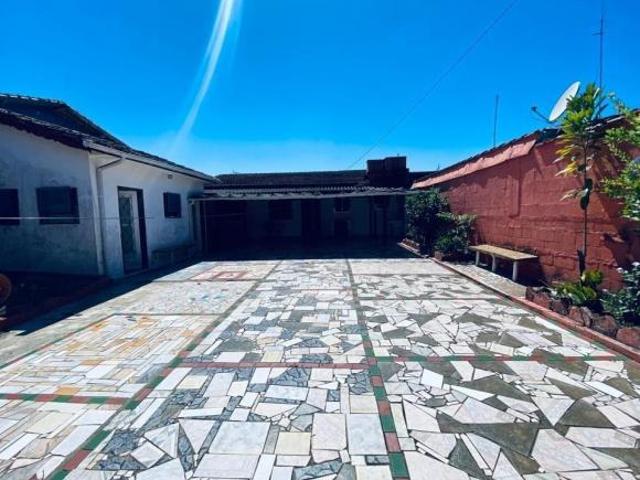 Casa com 2 dormitórios próximo à praia no bairro Flórida Mirim