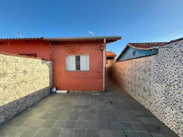 Casa com 2 dormitórios próximo à praia no bairro Plataforma