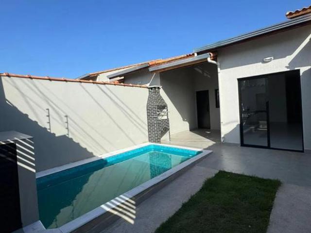 Casa com 2 dormitórios próximo à praia no bairro Tupi