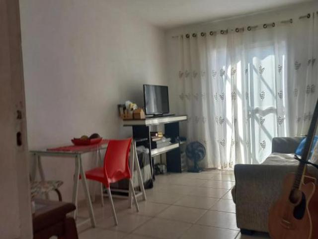 Casa com 2 dormitórios, quintal, duas vagas por R$ 285.000,00 Condomínio Bosqu