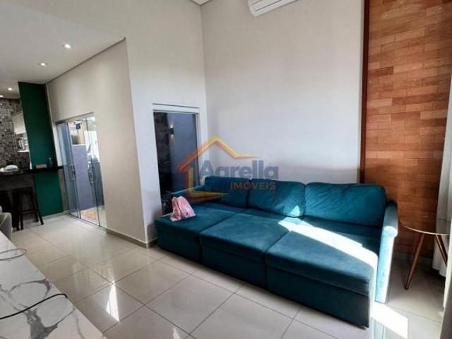 CASA COM 2 DORMITÓRIOS, SUÍTE, PISCINA, ÁREA GOURMET, COZINHA PLANEJADA, GARAGEM PARA 2 CARROS, ACEI