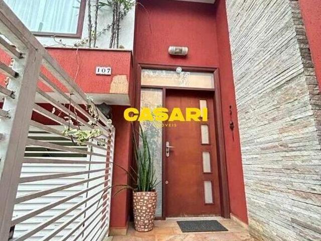 Casa com 2 Dormitórios, Suíte, Piscina e Edícula à Venda no Jardim Hollywood – São Bernardo do Campo