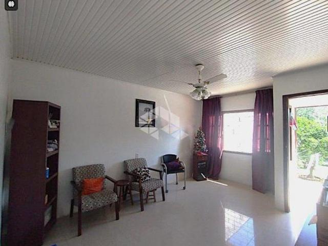 Casa com 2 dormitórios, sala, cozinha, 4 vagas com 106m²