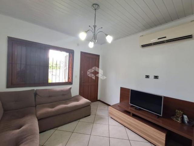 Casa com 2 dormitórios, sala de estar e jantar, no Bairro São José por R$380.000,00
