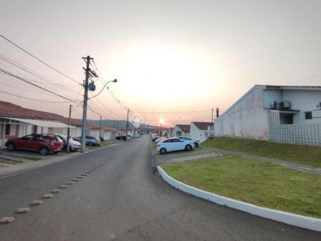 Casa com 2 dormitórios sendo 1 c/Suíte, 1 vaga