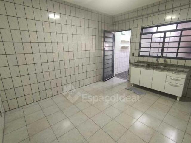 CASA COM 2 DORMITÓRIOS SENDO 1 SUÍTE BAIRRO TRANQUILO E VALORIZADO