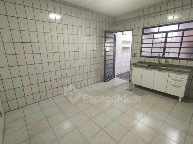 CASA COM 2 DORMITÓRIOS SENDO 1 SUÍTE BAIRRO TRANQUILO E VALORIZADO
