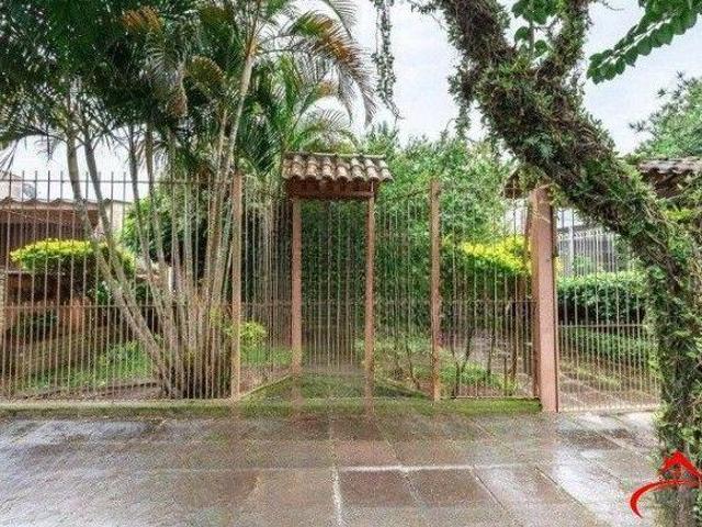 Casa com 2 dormitórios,sendo 1 suíte para venda no bairro Tristeza em Porto Ale