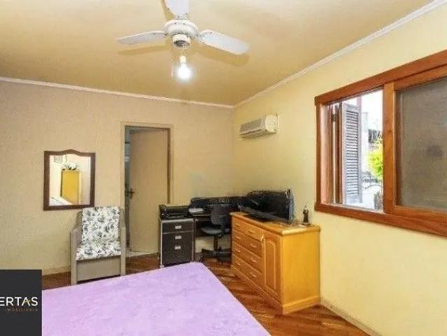 Casa com 2 dormitórios, sendo 1 suíte para venda no bairro Tristeza em Porto Alegre/RS