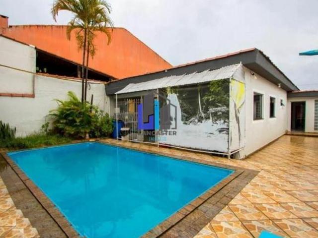 Casa com 2 dormitórios, 2 vagas de garagem, no Parque Novo Oratório