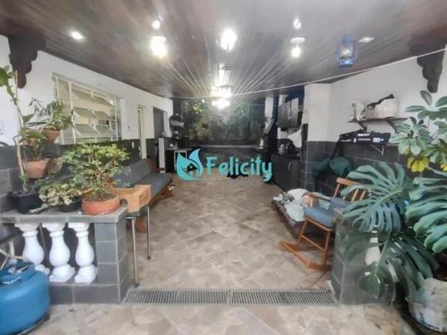 Casa com 2 dorms, 1 suíte, 3 vagas, 202m2 na Vila Jaguara