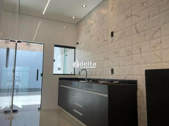 Casa com 2 quarto sendo 1 suíte disponível para venda no bairro Jardim Holanda em Uberlândia MG