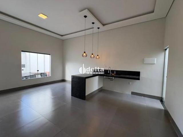 Casa com 2 quarto sendo 1 suíte disponível para venda no bairro Laranjeiras em Uberlândia MG