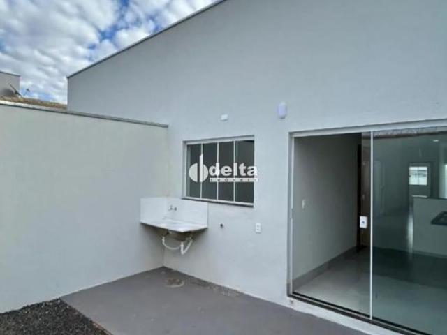 Casa com 2 quarto sendo 1 suíte residencial disponível para venda no bairro Laranjeiras em Uberlândi