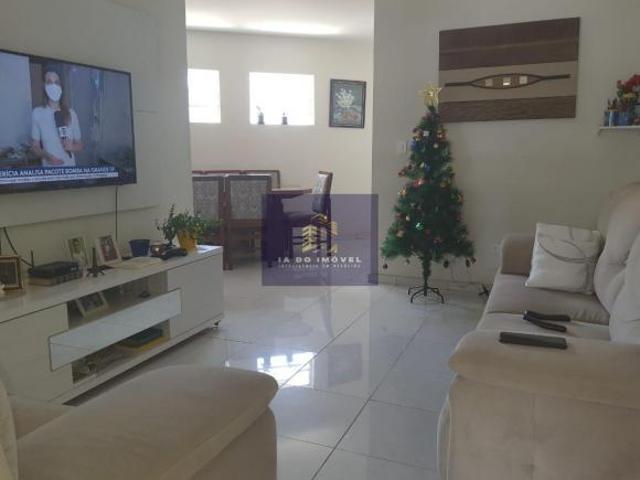 Casa com 2 quartos, 3 vagas, toda modernizada na Cidade Ademat