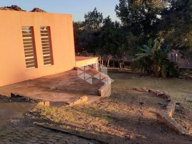Casa com 2 quartos, 1 banheiro
