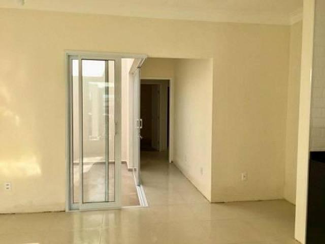 Casa com 2 quartos, 1 suite, bairro Parque Sao Jorge SP Leia a descrição