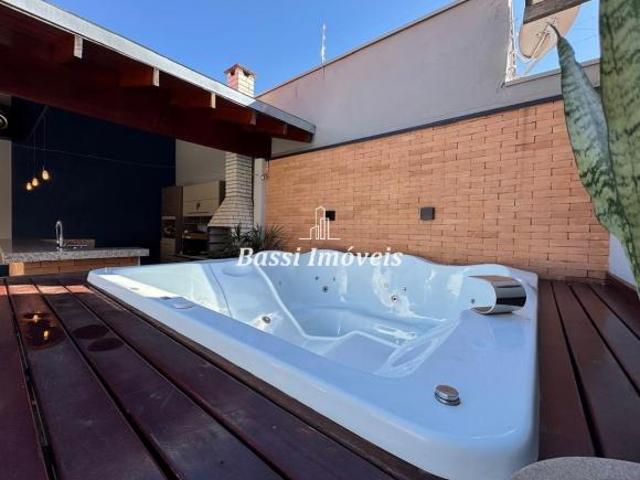 Casa com 2 quartos, 1 suíte, sala de TV, 1 banheiro, 2 vagas de garagem e 120m² no Parque dos Eucali
