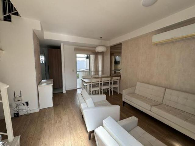 Casa com 2 quartos, 2 suítes 156 m² em Taboão à venda