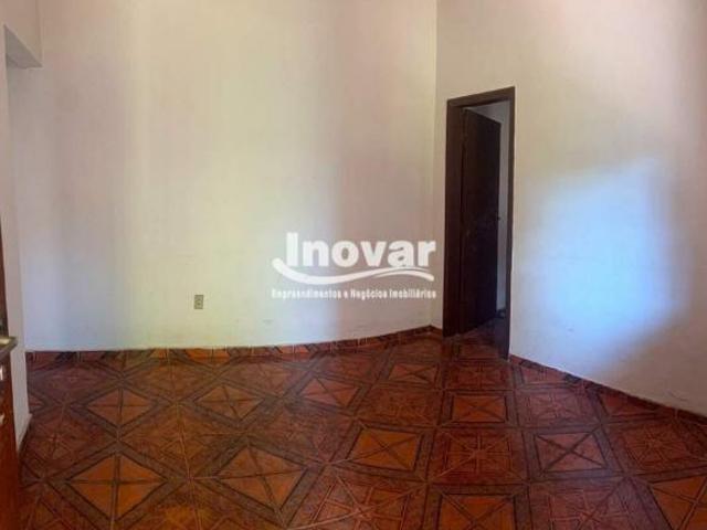 Casa com 2 quartos com 1 suíte e 3 vagas de garagem no bairro Ermelinda