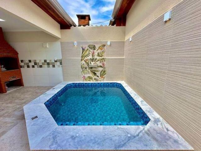 Casa com 2 quartos, Caiçara, Praia Grande R$ 680 mil