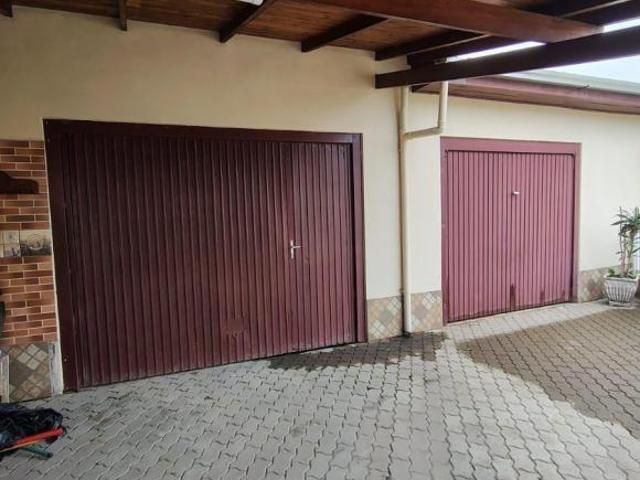 Casa com 2 quartos à venda