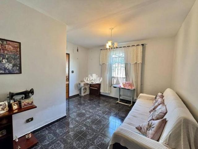 Casa com 2 quartos à venda, 242 m² por R$ 730.000 Jardim Tomy Londrina/PR