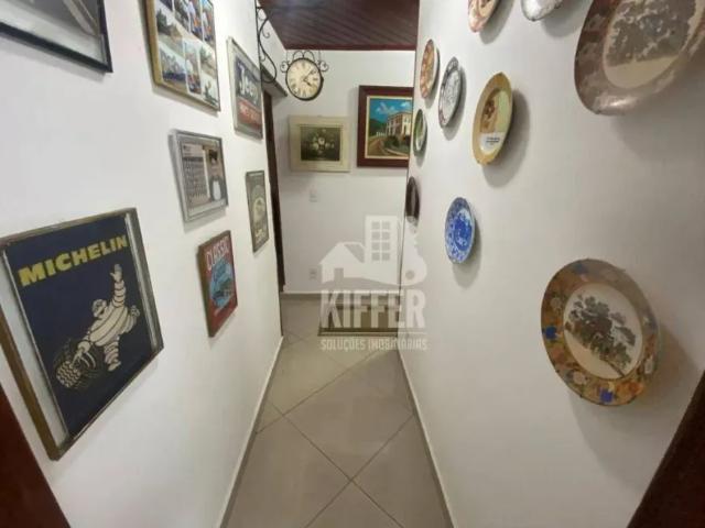 Casa de Esquina com Piscina e Terraço no Mutuá