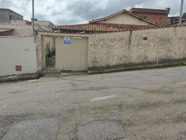 Casa com 2 quartos à venda em Varginha, no bairro Santana