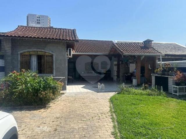 Casa com 2 quartos à venda em Canto do forte SP
