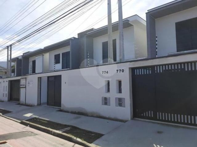Casa com 2 quartos à venda em Centro SP