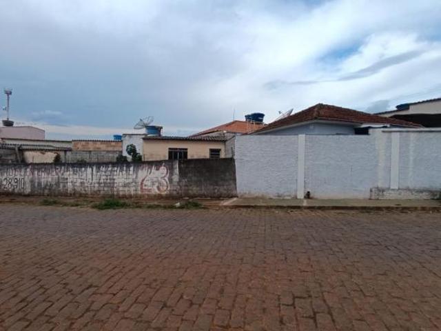 Casa com 2 quartos à venda em Nepomuceno, no bairro Centro