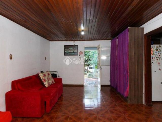 Casa com 2 Quartos à Venda no bairro Olaria com 200m²
