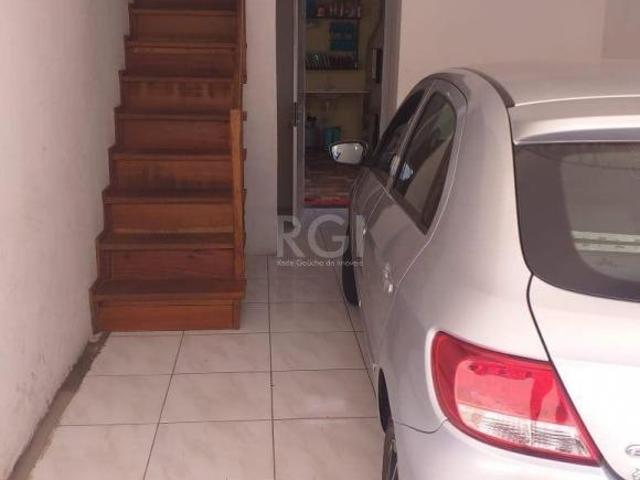 Casa com 2 quartos, banheiro, área de serviço, cozinha, vaga de garagem, no bair