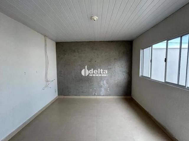 Casa com 2 quartos disponível para locação no bairro Residencial Pequis em Uberlândia MG