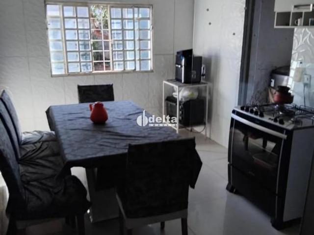 Casa com 2 quartos, disponível para venda no bairro Granada em Uberlândia MG