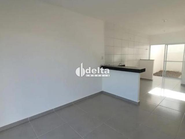Casa com 2 quartos disponível para venda no bairro Loteamento Residencial Pequis em Uberlândia MG