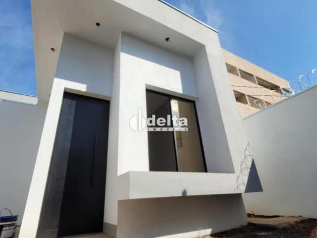 Casa com 2 quartos disponível para venda no bairro Novo Mundo em Uberlândia MG