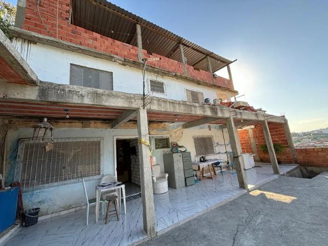 Casa com 2 Quartos e 4 banheiros à Venda, 150 m² por R$ 300.000