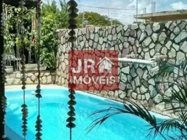 Casa com 2 Quartos e 4 banheiros à Venda, 180 m² por R$ 320.000