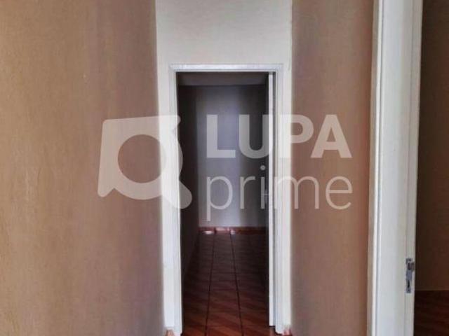 CASA COM 2 QUARTOS E 4 VAGAS DE GARAGEM À VENDA NA CASA VERDE ALTA