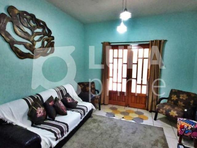 CASA COM 2 QUARTOS E 4 VAGAS DE GARAGEM À VENDA NO PARQUE EDU CHAVES