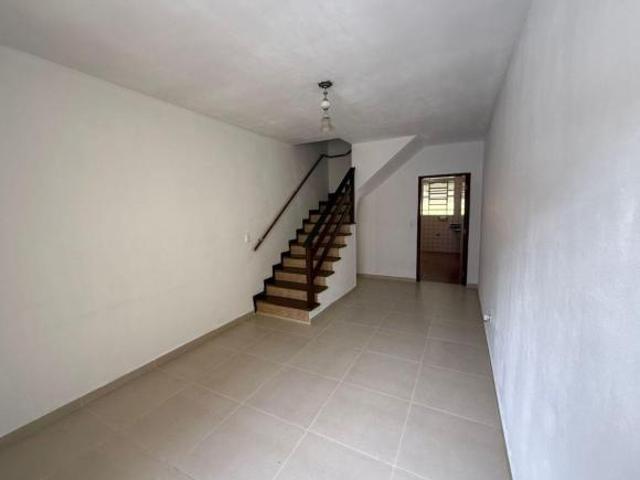 Casa com 2 quartos e 71 m² à venda em Cidade Ademar