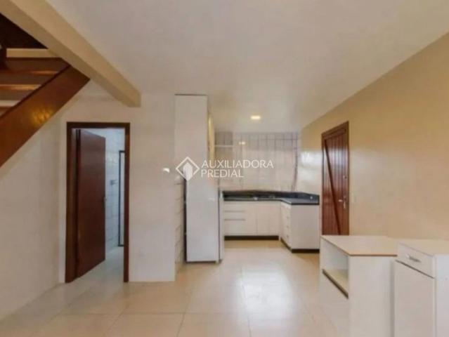 Casa com 2 quartos e 75m² para alugar em Barra da Lagoa, Florianópolis
