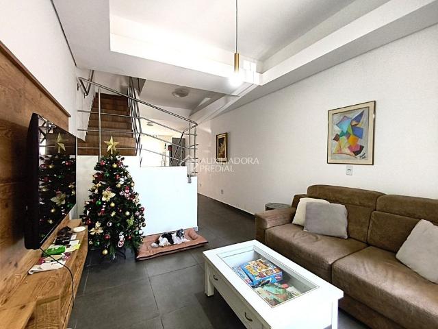 Casa com 2 quartos e 103m² para alugar em Hípica, Porto Alegre