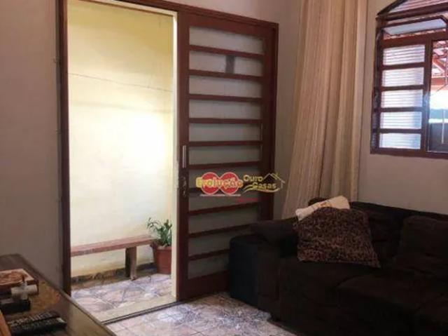 Casa com 2 Quartos e 1 banheiro à Venda, 107 m² por R$ 300.000